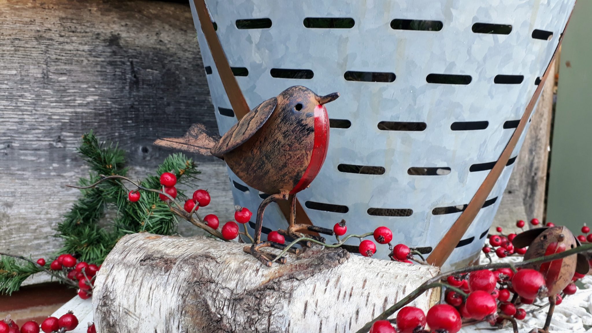 Tin Robin Statue, Metal Outdoor Ornament – Garden Treasures